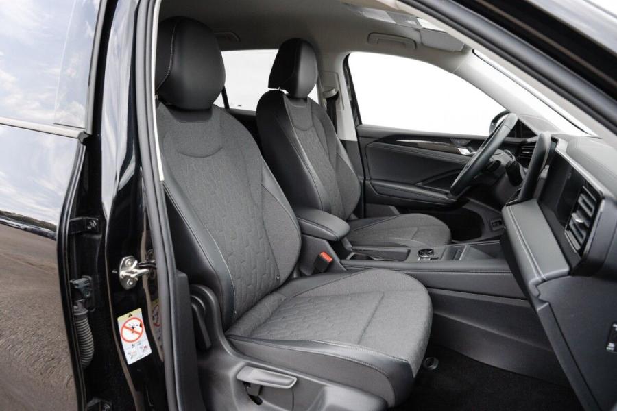 Melns Volkswagen Tiguan 2024 Rīga, ar dzinēja tilpumu 2.00 L un nobraukumu 21 tūkst. km par 32950 €, foto 7 vietnē AUTOMOTO.COM.LV