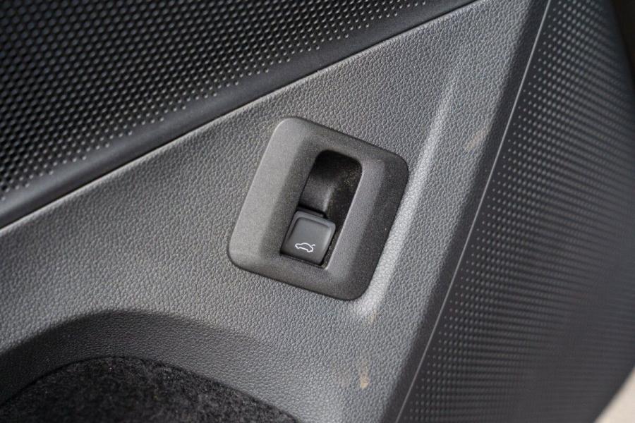 Melns Volkswagen Tiguan 2024 Rīga, ar dzinēja tilpumu 2.00 L un nobraukumu 21 tūkst. km par 32950 €, foto 12 vietnē AUTOMOTO.COM.LV