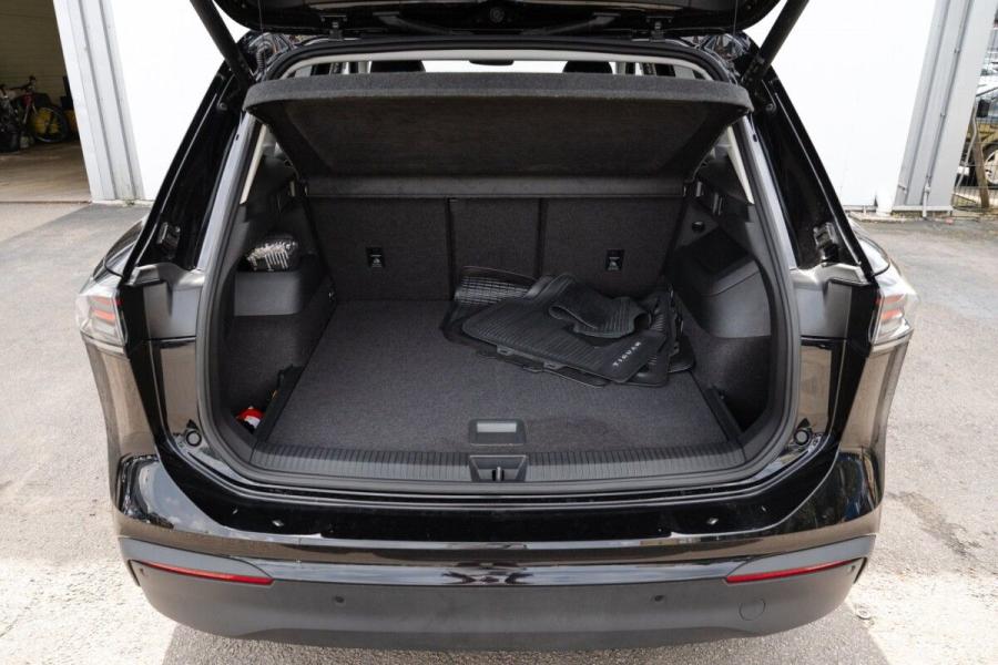 Melns Volkswagen Tiguan 2024 Rīga, ar dzinēja tilpumu 2.00 L un nobraukumu 21 tūkst. km par 32950 €, foto 28 vietnē AUTOMOTO.COM.LV