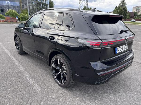 Melns Volkswagen Tiguan 2024 Rīga, ar dzinēja tilpumu 1.50 L un nobraukumu 16 tūkst. km par 36000 €, foto 3 vietnē AUTOMOTO.COM.LV