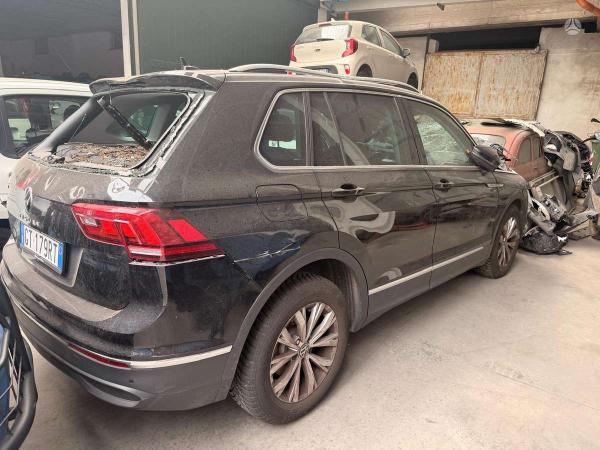Black Volkswagen Tiguan 2024 in Siauliai, with an engine capacity of 1.50 L and mileage of 28 thousand km for 8200 €, photo 1 on AUTOMOTO.COM.LV
