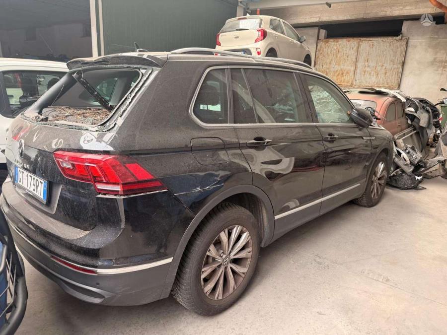 Melns Volkswagen Tiguan 2024 Šauļi, ar dzinēja tilpumu 1.50 L un nobraukumu 28 tūkst. km par 8200 €, foto 1 vietnē AUTOMOTO.COM.LV