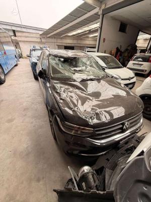 Melns Volkswagen Tiguan 2024 Šauļi, ar dzinēja tilpumu 1.50 L un nobraukumu 28 tūkst. km par 8200 €, foto 3 vietnē AUTOMOTO.COM.LV