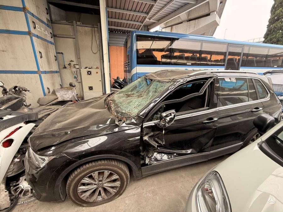 Melns Volkswagen Tiguan 2024 Šauļi, ar dzinēja tilpumu 1.50 L un nobraukumu 28 tūkst. km par 8200 €, foto 5 vietnē AUTOMOTO.COM.LV