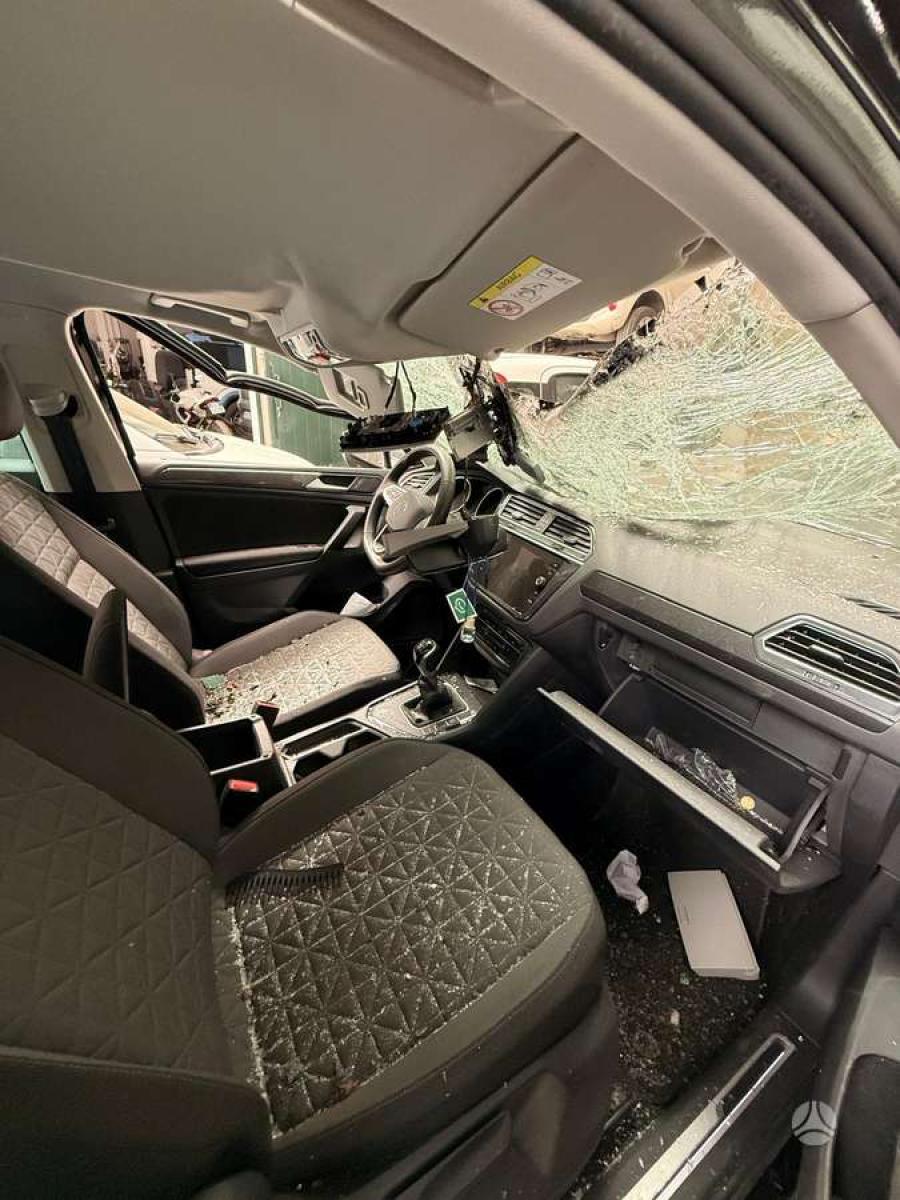 Melns Volkswagen Tiguan 2024 Šauļi, ar dzinēja tilpumu 1.50 L un nobraukumu 28 tūkst. km par 8200 €, foto 8 vietnē AUTOMOTO.COM.LV