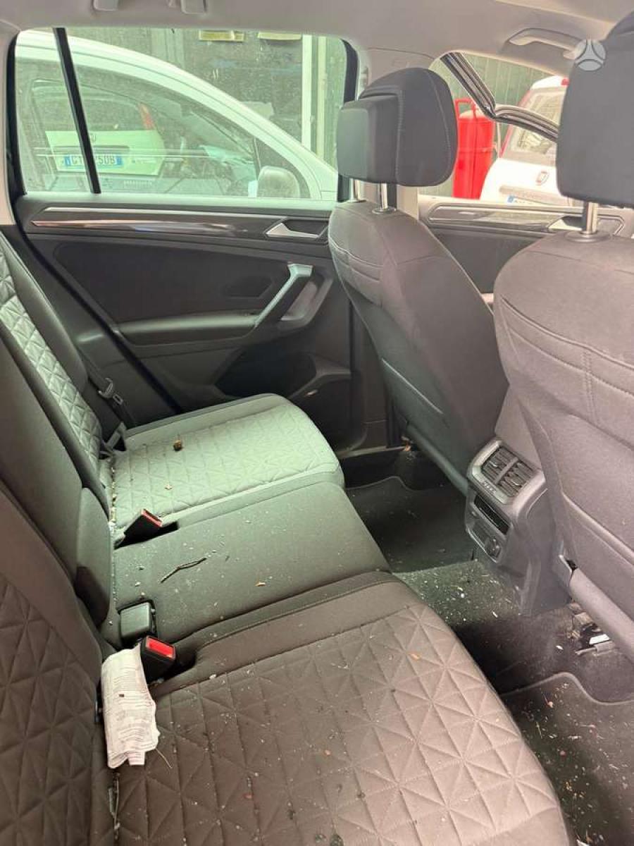 Melns Volkswagen Tiguan 2024 Šauļi, ar dzinēja tilpumu 1.50 L un nobraukumu 28 tūkst. km par 8200 €, foto 9 vietnē AUTOMOTO.COM.LV