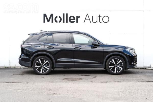 Black Volkswagen Tiguan 2024 in Riga, with an engine capacity of 1.50 L and mileage of 46 thousand km for 31950 €, photo 5 on AUTOMOTO.COM.LV