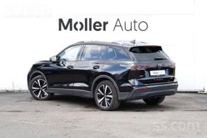 Black Volkswagen Tiguan 2024 in Riga, with an engine capacity of 1.50 L and mileage of 46 thousand km for 30900 €, photo 4 on AUTOMOTO.COM.LV