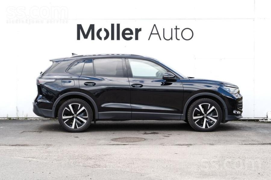 Black Volkswagen Tiguan 2024 in Riga, with an engine capacity of 1.50 L and mileage of 46 thousand km for 30900 €, photo 6 on AUTOMOTO.COM.LV