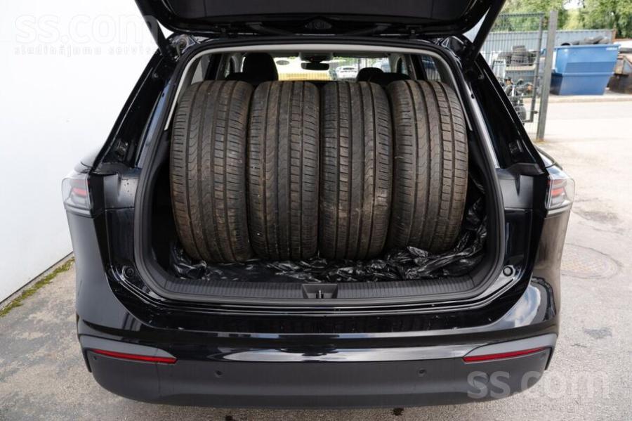 Black Volkswagen Tiguan 2024 in Riga, with an engine capacity of 1.50 L and mileage of 46 thousand km for 30900 €, photo 10 on AUTOMOTO.COM.LV