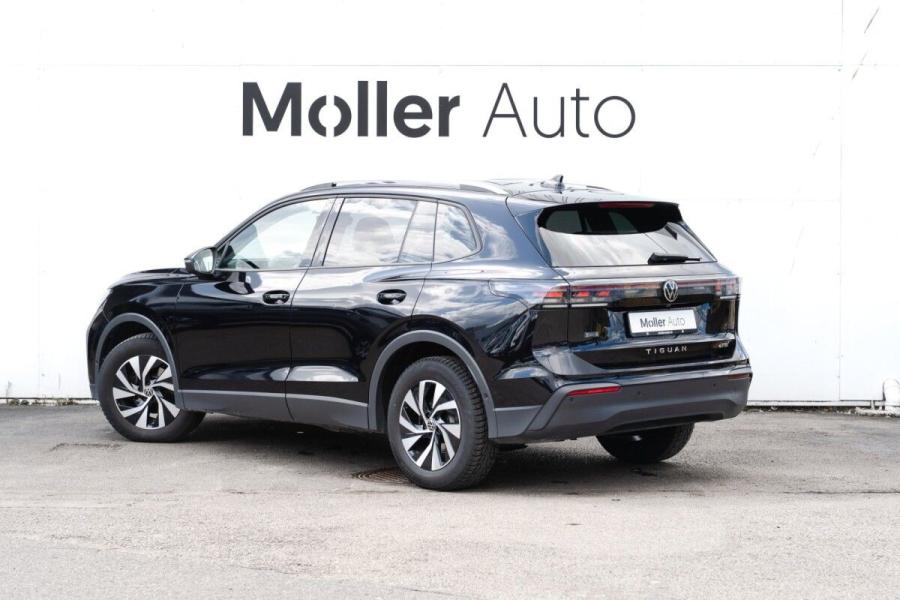 Melns Volkswagen Tiguan 2024 Rīga, ar dzinēja tilpumu 1.50 L un nobraukumu 68 tūkst. km par 29900 €, foto 4 vietnē AUTOMOTO.COM.LV