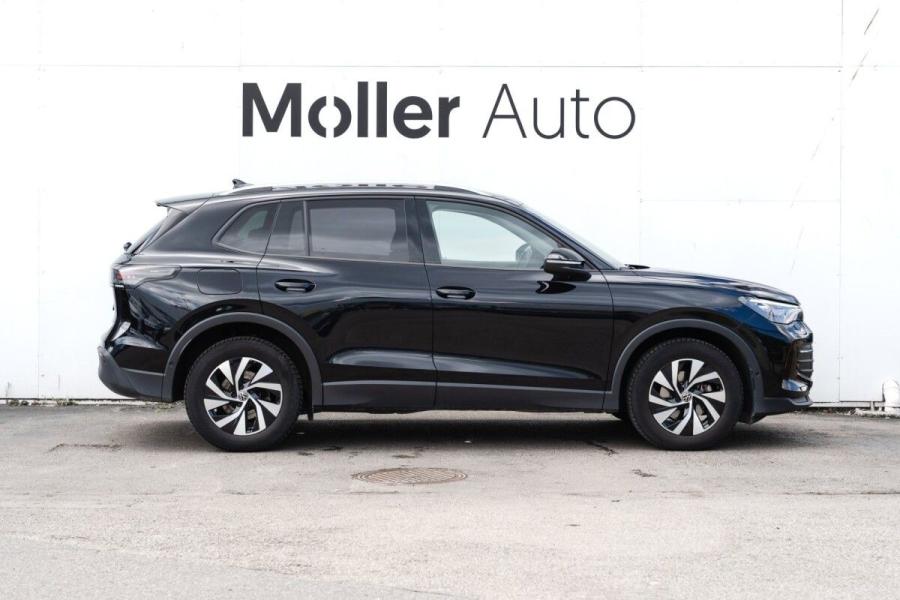 Melns Volkswagen Tiguan 2024 Rīga, ar dzinēja tilpumu 1.50 L un nobraukumu 68 tūkst. km par 29900 €, foto 6 vietnē AUTOMOTO.COM.LV