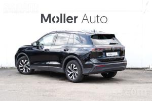 Melns Volkswagen Tiguan 2024 Rīga, ar dzinēja tilpumu 1.50 L un nobraukumu 68 tūkst. km par 29900 €, foto 4 vietnē AUTOMOTO.COM.LV