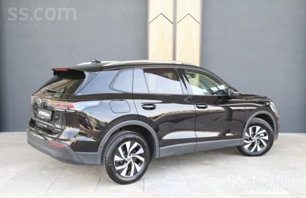 Melns Volkswagen Tiguan 2024 Rīga, ar dzinēja tilpumu 1.50 L un nobraukumu 17 tūkst. km par 34900 €, foto 3 vietnē AUTOMOTO.COM.LV