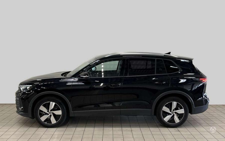 Melns Volkswagen Tiguan 2024 Kauņa, ar dzinēja tilpumu 1.50 L un nobraukumu 0 tūkst. km par 29600 €, foto 3 vietnē AUTOMOTO.COM.LV