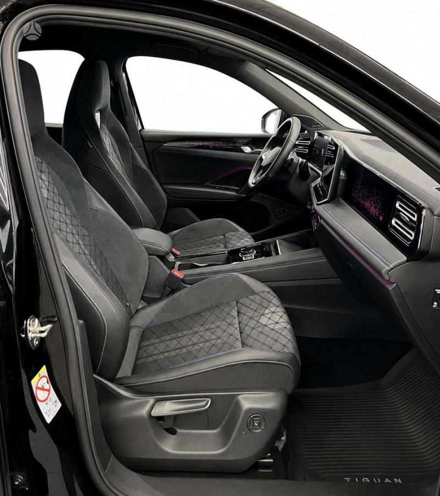 Black Volkswagen Tiguan 2024 in Kaunas, with an engine capacity of 1.50 L and mileage of 34 thousand km for 39500 €, photo 7 on AUTOMOTO.COM.LV