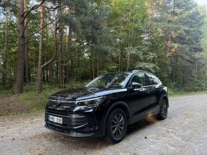 Melns Volkswagen Tiguan 2024 Viļņa, ar dzinēja tilpumu 1.50 L un nobraukumu 47 tūkst. km par 28500 €, foto  vietnē AUTOMOTO.COM.LV
