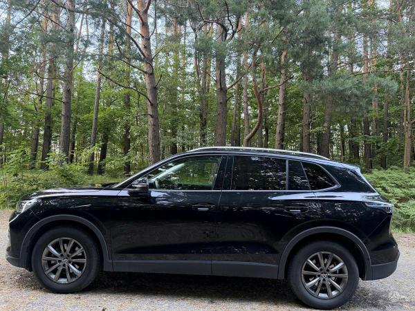 Melns Volkswagen Tiguan 2024 Viļņa, ar dzinēja tilpumu 1.50 L un nobraukumu 47 tūkst. km par 28500 €, foto 3 vietnē AUTOMOTO.COM.LV