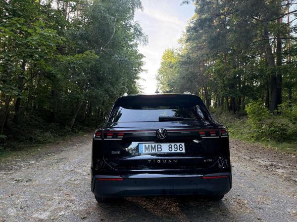Melns Volkswagen Tiguan 2024 Viļņa, ar dzinēja tilpumu 1.50 L un nobraukumu 47 tūkst. km par 28500 €, foto 5 vietnē AUTOMOTO.COM.LV