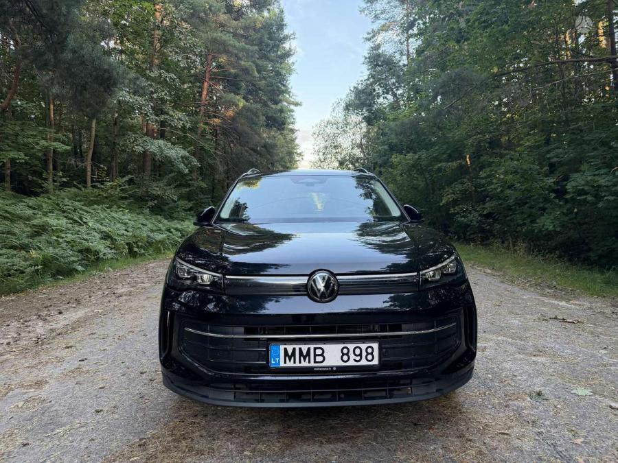 Black Volkswagen Tiguan 2024 in Vilnius, with an engine capacity of 1.50 L and mileage of 47 thousand km for 28500 €, photo 9 on AUTOMOTO.COM.LV