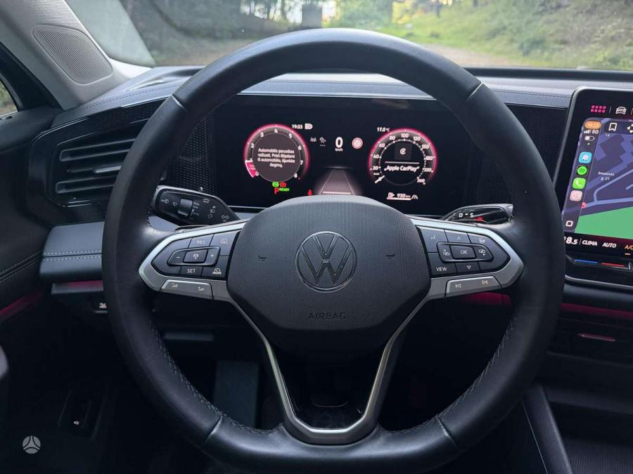Black Volkswagen Tiguan 2024 in Vilnius, with an engine capacity of 1.50 L and mileage of 47 thousand km for 28500 €, photo 19 on AUTOMOTO.COM.LV