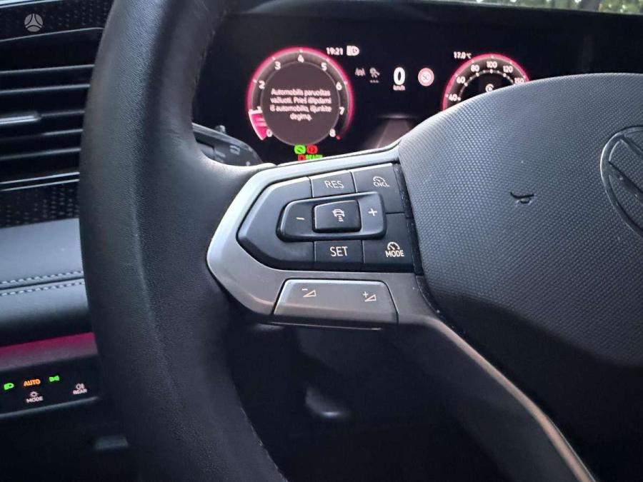 Black Volkswagen Tiguan 2024 in Vilnius, with an engine capacity of 1.50 L and mileage of 47 thousand km for 28500 €, photo 21 on AUTOMOTO.COM.LV