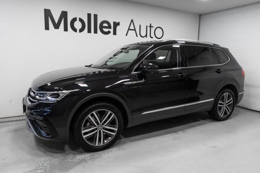 Black Volkswagen Tiguan 2024 in Vilnius, with an engine capacity of 2.00 L and mileage of 25 thousand km for 30950 €, photo 3 on AUTOMOTO.COM.LV