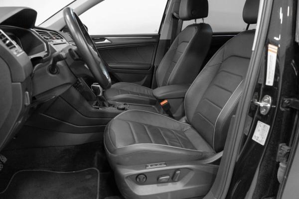 Black Volkswagen Tiguan 2024 in Vilnius, with an engine capacity of 2.00 L and mileage of 25 thousand km for 30950 €, photo 6 on AUTOMOTO.COM.LV