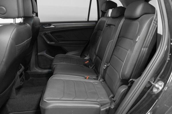 Black Volkswagen Tiguan 2024 in Vilnius, with an engine capacity of 2.00 L and mileage of 25 thousand km for 30950 €, photo 7 on AUTOMOTO.COM.LV