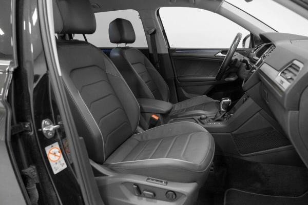 Black Volkswagen Tiguan 2024 in Vilnius, with an engine capacity of 2.00 L and mileage of 25 thousand km for 30950 €, photo 8 on AUTOMOTO.COM.LV