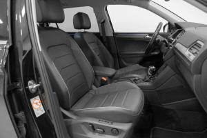 Black Volkswagen Tiguan 2024 in Vilnius, with an engine capacity of 2.00 L and mileage of 25 thousand km for 30950 €, photo 8 on AUTOMOTO.COM.LV