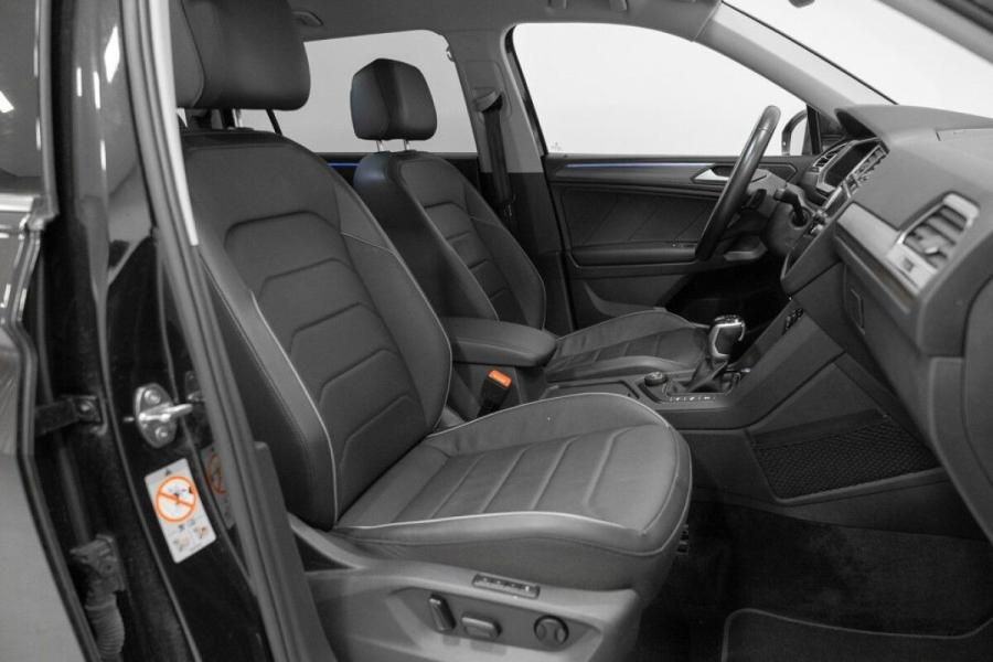 Black Volkswagen Tiguan 2024 in Vilnius, with an engine capacity of 2.00 L and mileage of 25 thousand km for 30950 €, photo 8 on AUTOMOTO.COM.LV