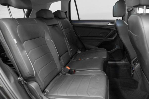Black Volkswagen Tiguan 2024 in Vilnius, with an engine capacity of 2.00 L and mileage of 25 thousand km for 30950 €, photo 9 on AUTOMOTO.COM.LV