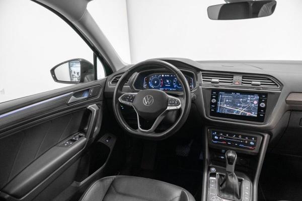 Black Volkswagen Tiguan 2024 in Vilnius, with an engine capacity of 2.00 L and mileage of 25 thousand km for 30950 €, photo 11 on AUTOMOTO.COM.LV