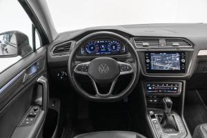 Black Volkswagen Tiguan 2024 in Vilnius, with an engine capacity of 2.00 L and mileage of 25 thousand km for 30950 €, photo 12 on AUTOMOTO.COM.LV