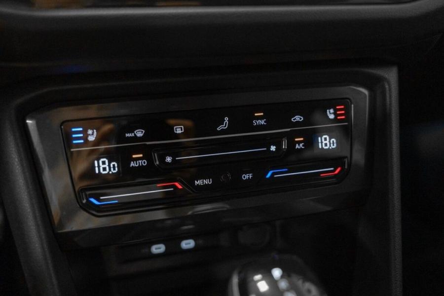 Black Volkswagen Tiguan 2024 in Vilnius, with an engine capacity of 2.00 L and mileage of 25 thousand km for 30950 €, photo 22 on AUTOMOTO.COM.LV