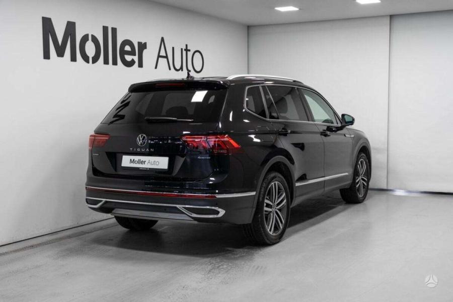 Black Volkswagen Tiguan 2024 in Vilnius, with an engine capacity of 2.00 L and mileage of 25 thousand km for 30950 €, photo 4 on AUTOMOTO.COM.LV