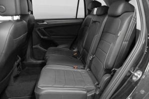Black Volkswagen Tiguan 2024 in Vilnius, with an engine capacity of 2.00 L and mileage of 25 thousand km for 30950 €, photo 7 on AUTOMOTO.COM.LV