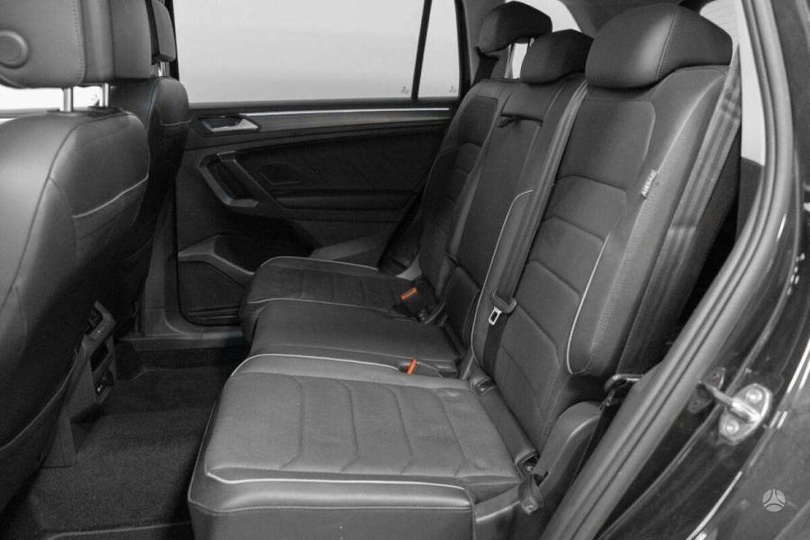 Black Volkswagen Tiguan 2024 in Vilnius, with an engine capacity of 2.00 L and mileage of 25 thousand km for 30950 €, photo 7 on AUTOMOTO.COM.LV