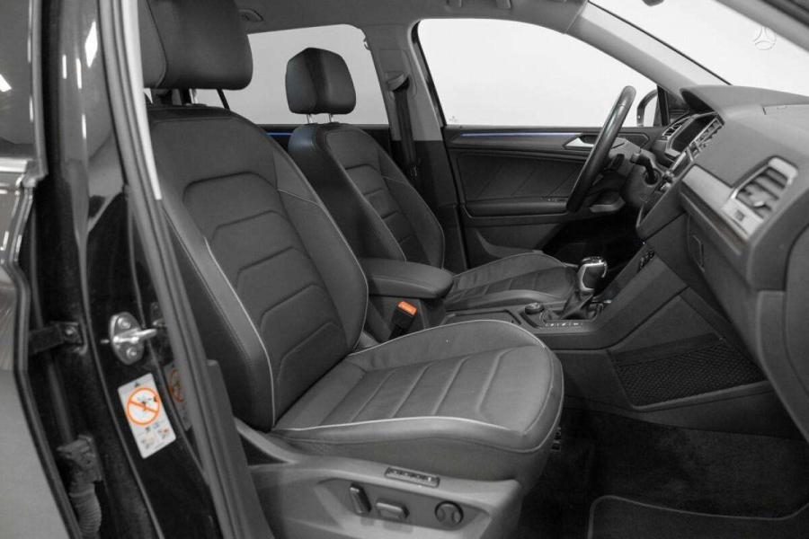 Black Volkswagen Tiguan 2024 in Vilnius, with an engine capacity of 2.00 L and mileage of 25 thousand km for 30950 €, photo 8 on AUTOMOTO.COM.LV