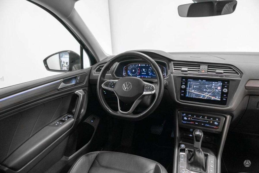 Black Volkswagen Tiguan 2024 in Vilnius, with an engine capacity of 2.00 L and mileage of 25 thousand km for 30950 €, photo 11 on AUTOMOTO.COM.LV