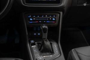 Black Volkswagen Tiguan 2024 in Vilnius, with an engine capacity of 2.00 L and mileage of 25 thousand km for 30950 €, photo 23 on AUTOMOTO.COM.LV