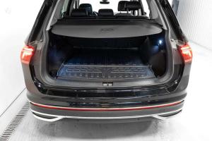 Black Volkswagen Tiguan 2024 in Vilnius, with an engine capacity of 2.00 L and mileage of 25 thousand km for 30950 €, photo 25 on AUTOMOTO.COM.LV