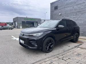 Volkswagen Tiguan 2024 Rīga vietnē Melns Volkswagen Tiguan 2024 Rīga, ar dzinēja tilpumu 1.50 L un nobraukumu 33 tūkst. km par 36900 €, foto 1 vietnē AUTOMOTO.COM.LV
