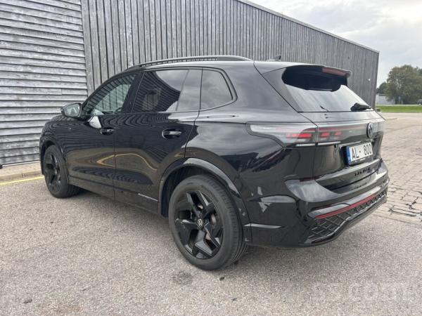Melns Volkswagen Tiguan 2024 Rīga, ar dzinēja tilpumu 1.50 L un nobraukumu 33 tūkst. km par 36900 €, foto 4 vietnē AUTOMOTO.COM.LV