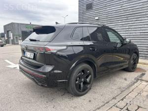 Black Volkswagen Tiguan 2024 in Riga, with an engine capacity of 1.50 L and mileage of 33 thousand km for 36900 €, photo 6 on AUTOMOTO.COM.LV