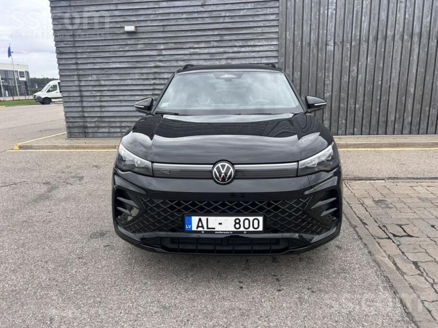 Black Volkswagen Tiguan 2024 in Riga, with an engine capacity of 1.50 L and mileage of 33 thousand km for 36900 €, photo 9 on AUTOMOTO.COM.LV