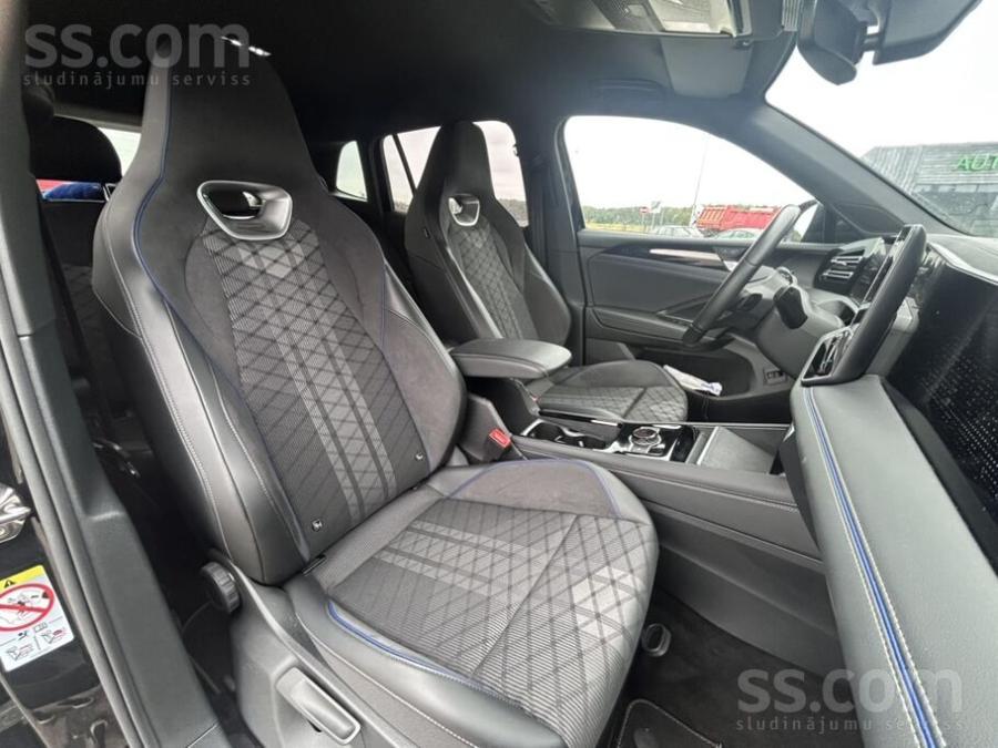 Black Volkswagen Tiguan 2024 in Riga, with an engine capacity of 1.50 L and mileage of 33 thousand km for 36900 €, photo 11 on AUTOMOTO.COM.LV
