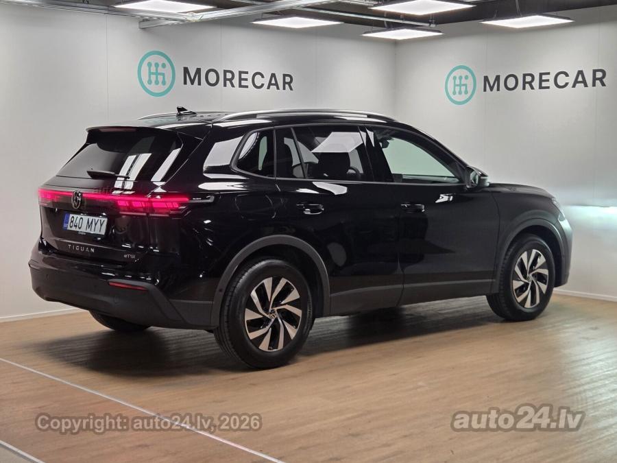 Melns Volkswagen Tiguan 2024 Tallina, ar dzinēja tilpumu 1.50 L un nobraukumu 34 tūkst. km par 30900 €, foto 5 vietnē AUTOMOTO.COM.LV