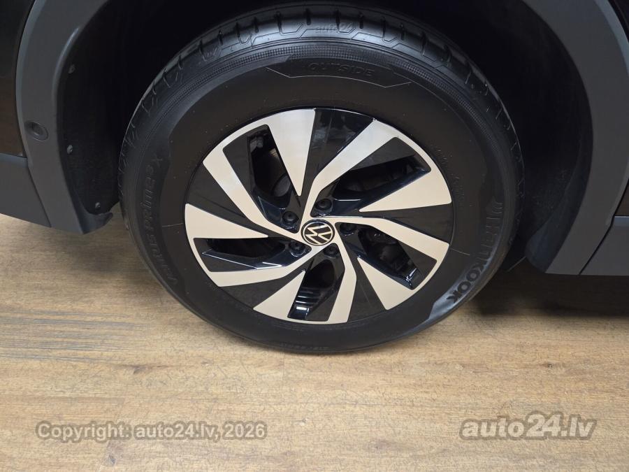 Melns Volkswagen Tiguan 2024 Tallina, ar dzinēja tilpumu 1.50 L un nobraukumu 34 tūkst. km par 30900 €, foto 22 vietnē AUTOMOTO.COM.LV